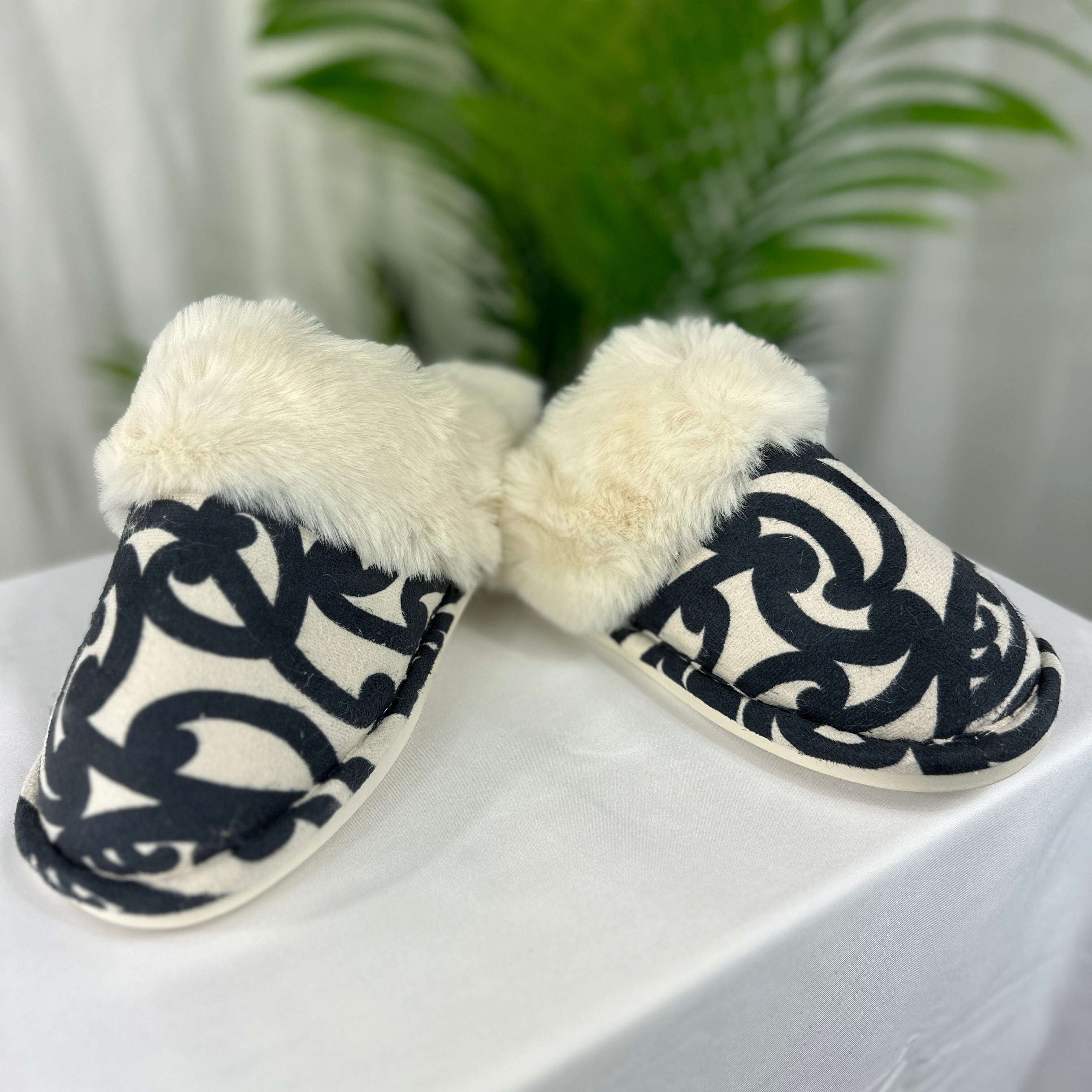 Slippers - (White - Maori Design) – Whenua